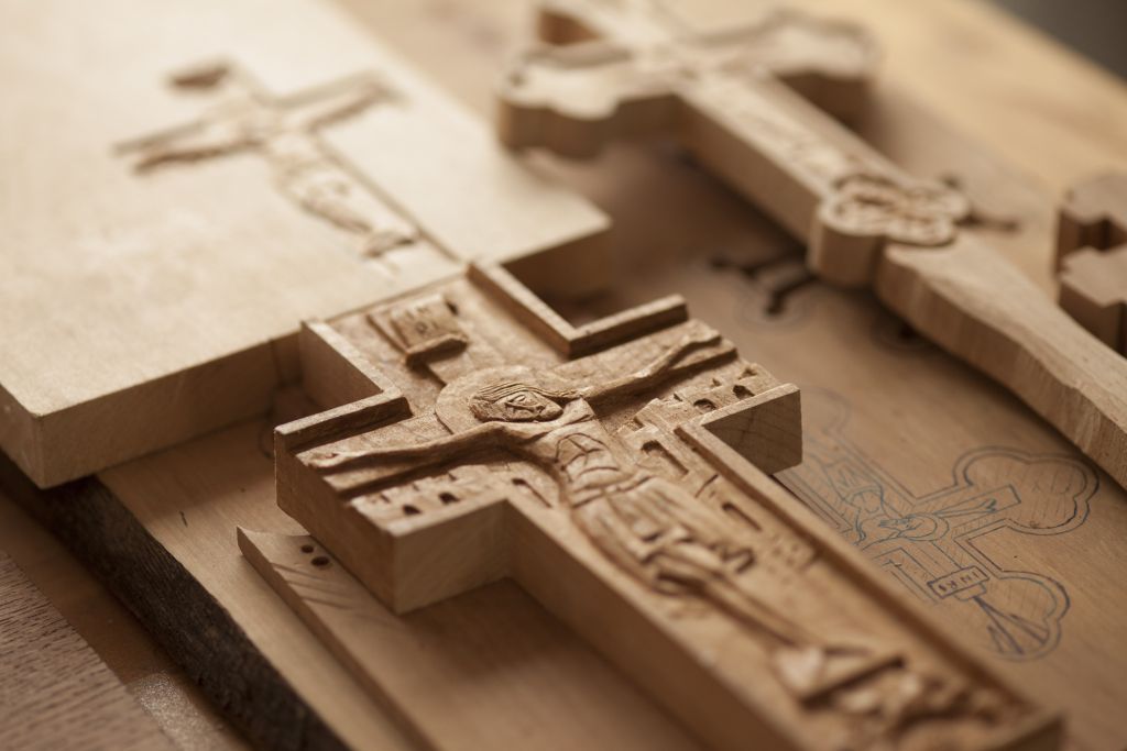 Cruce sculptata poza | Mănăstirea Sihăstria Putnei